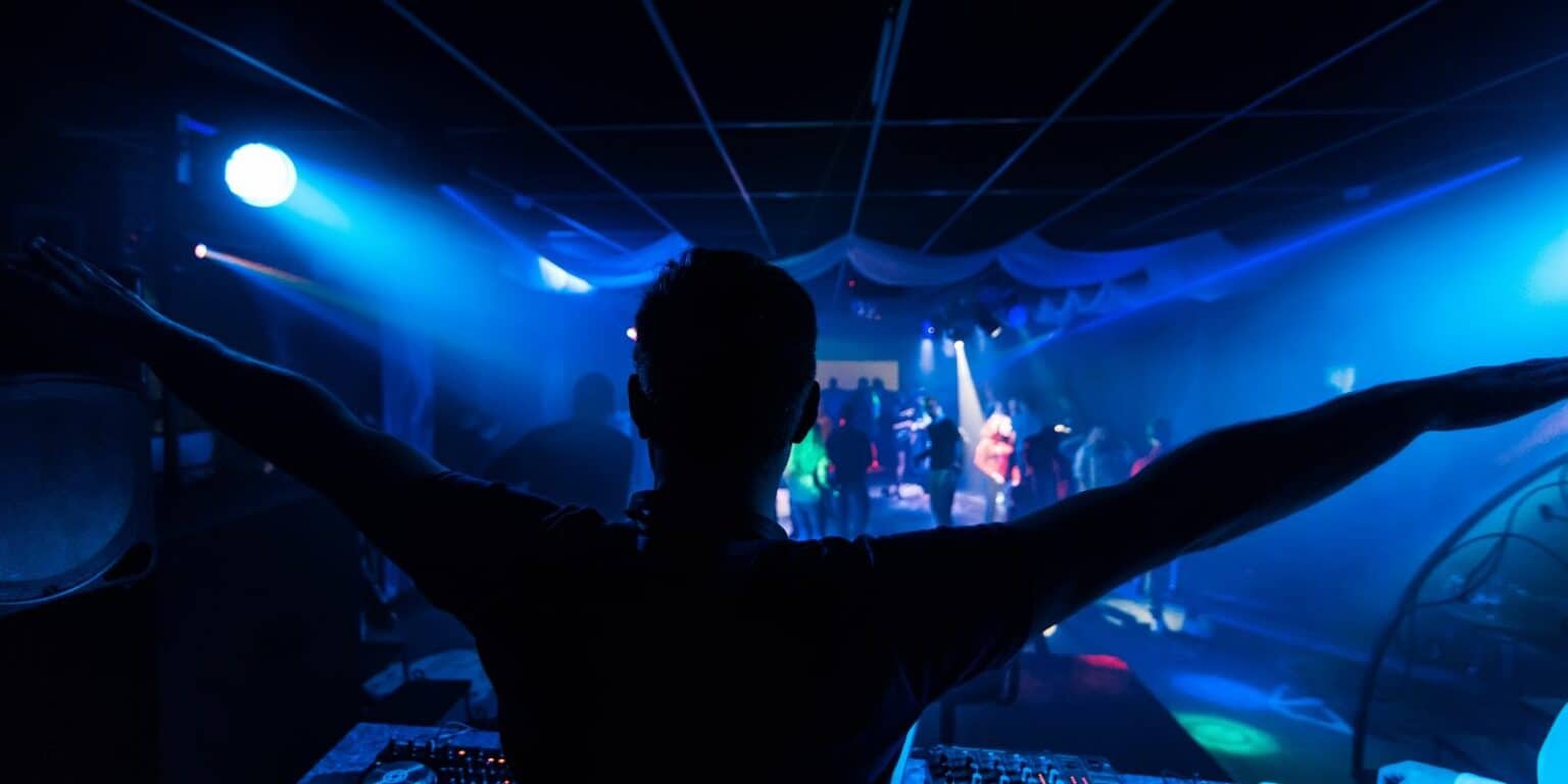 Psytrance vs. Trance: What's the Difference? - Retro Trance